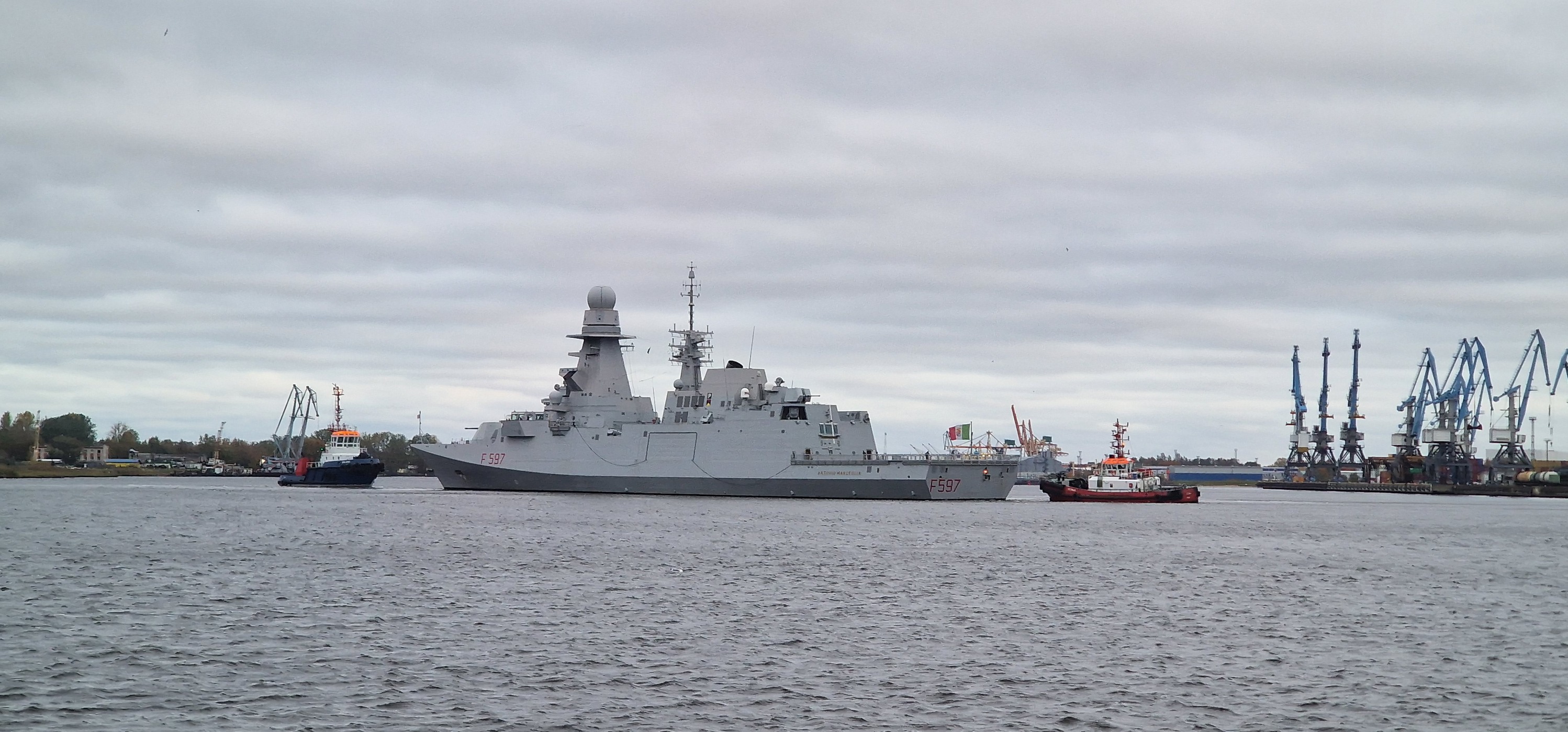 Italian Navy frigate F 597 "Antonio Marceglia" at the quay of JSC "Riga ...